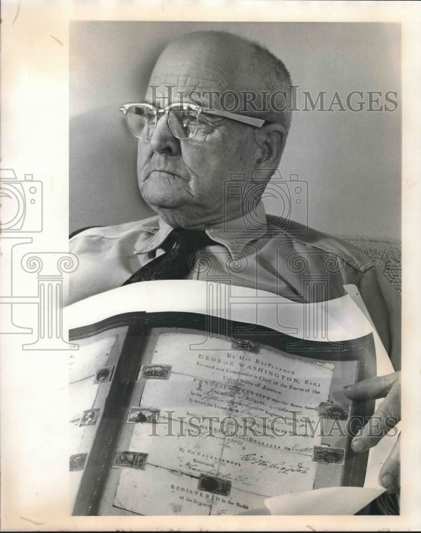 1964 Press Photo Roger Patterson holds document signed by George ...