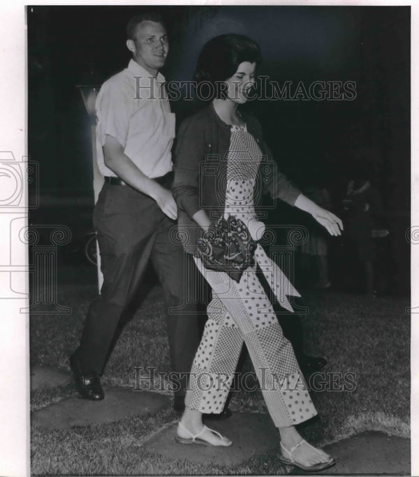 1966 Press Photo Patrick Nugent And Wife Arrive In Westmoreland Hills ...