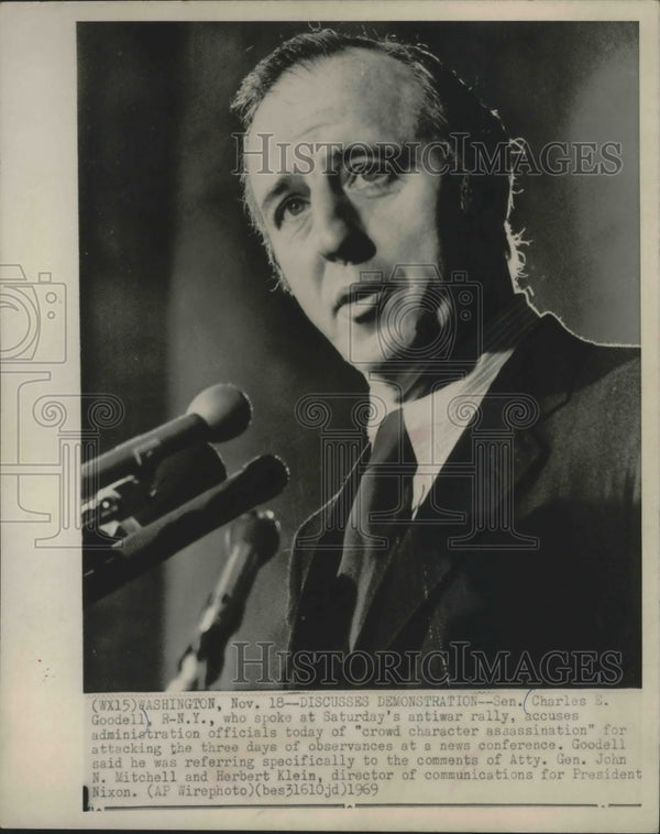 1969 Press Photo Senator Charles E. Goodell gives speech against ...