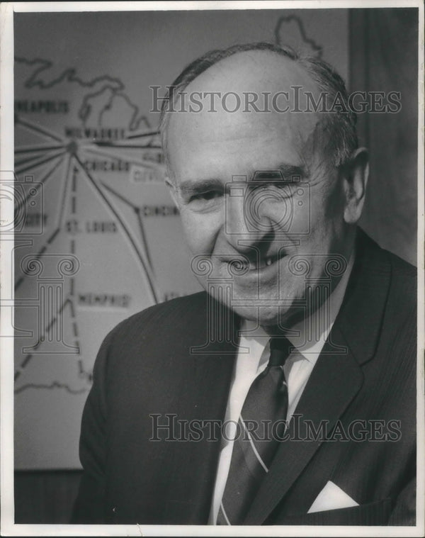 1968 Press Photo Jack Muth, corporate secretary of Milwaukee Chamber of ...
