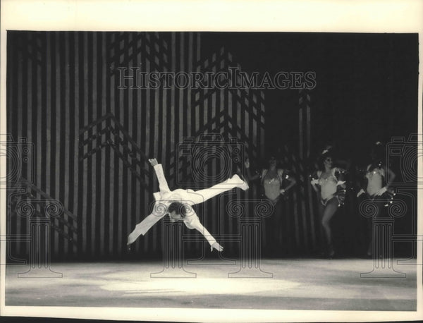 1987 Press Photo Scott Hamilton flips in Festival on Ice at Riverside ...