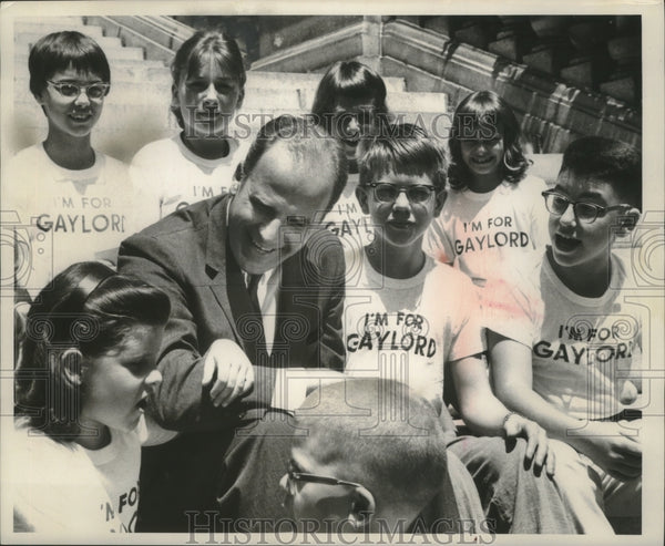 1962 Press Photo Wisconsin Governor Gaylord Nelson & young supporters ...