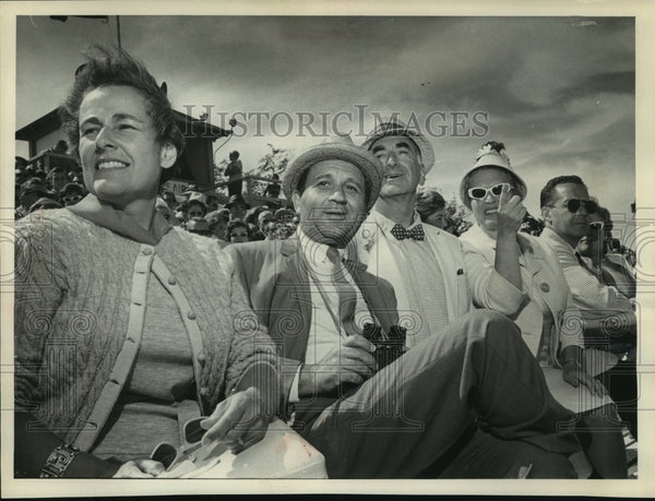 1963 Press Photo Mr. & Mrs. Julius Rubin (L) & others at Uihlein Field ...