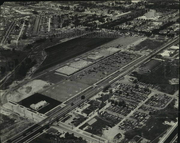 1952 Press Photo Aerial view of the Southgate Shopping Center ...