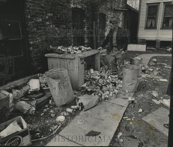 1966 Press Photo Accumulated trash behind house at 1829 W. Galena St ...