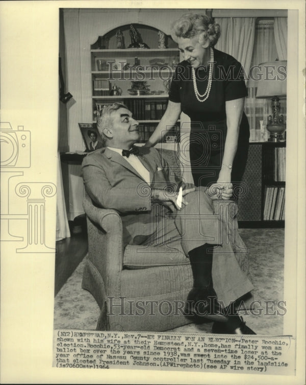 1964 Press Photo Peter Rocchio and wife at Hempstead, New York home ...