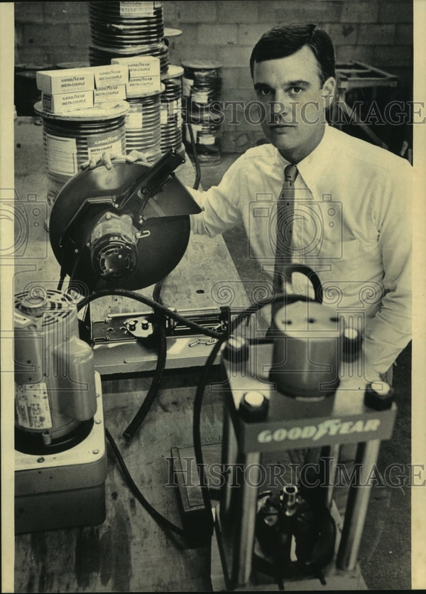 1984 Press Photo Richard Stangl of Weimar Bearing and Transmission ...