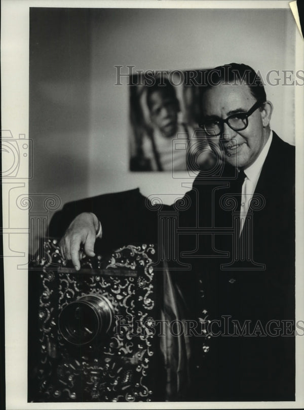 1965 Press Photo Walter Sheffer, 46 Milwaukee's Portrait Photographer ...