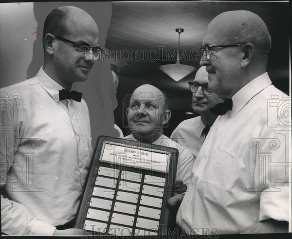 1963 Press Photo James Spaulding receives Richard Davis award - mjc011 ...