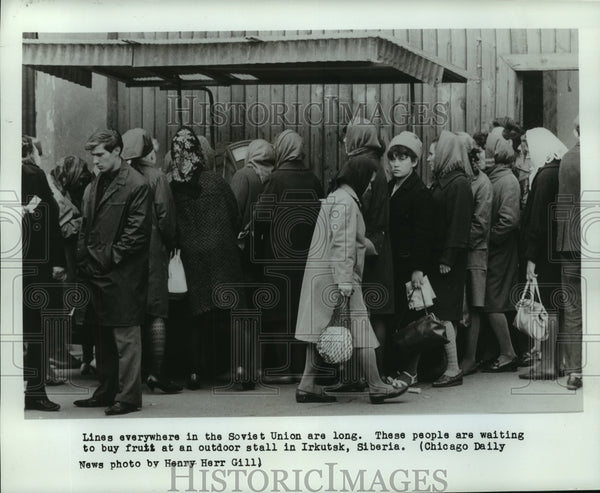 1967 Press Photo Long food lines in Soviet Union, including in Irkutsk ...