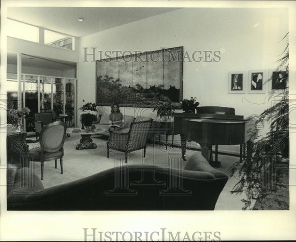 1971 Press Photo Mrs. Tarr in her Arlington home, furnished with ...