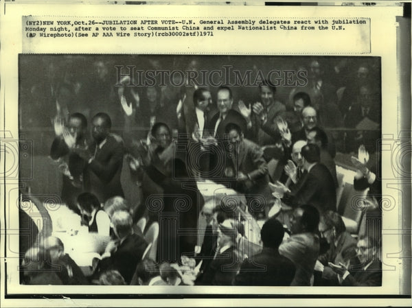 1971 Press Photo U.N. General Assembly react with jubilation after a ...