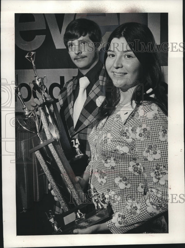 1974 Press Photo Steven Karrasch & Marie Marx honored at a dinner ...