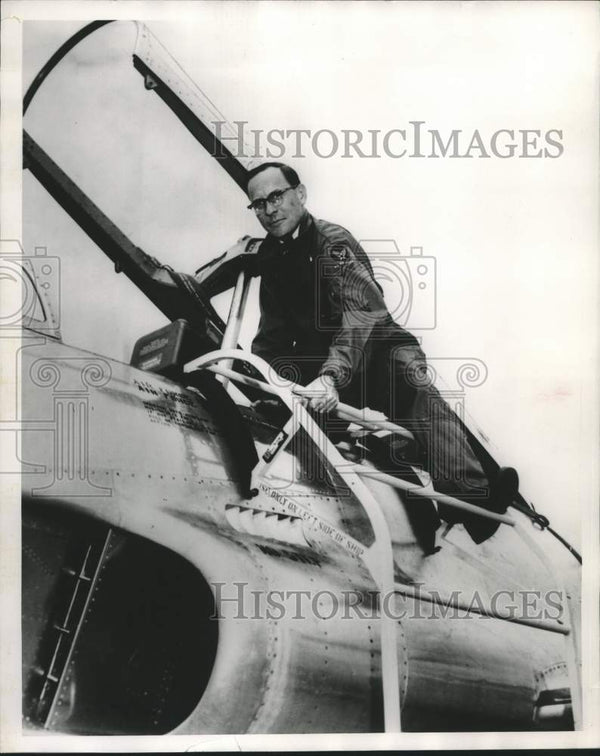 1955 Press Photo Robert Riordan - Historic Images