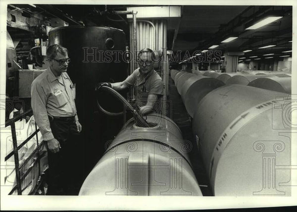 1990 Press Photo The Milwaukee Journal Employee Donald Luettgen & Ray ...