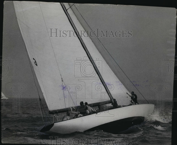 1955 Press Photo Karl Ebert's boat, Hope, during South Shore Yacht club ...