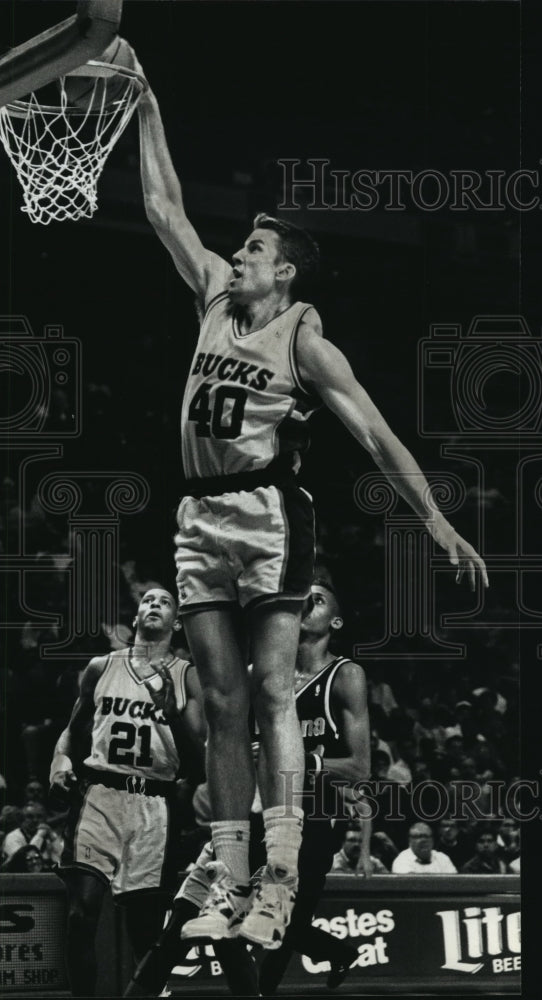 1991 Press Photo Frank Brickowski scores two points during a Basketball ...