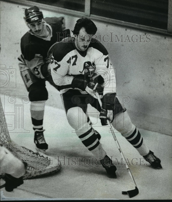 1983 Press Photo Hockey players Tom Bolster and Dale Yakiwchuk in ...