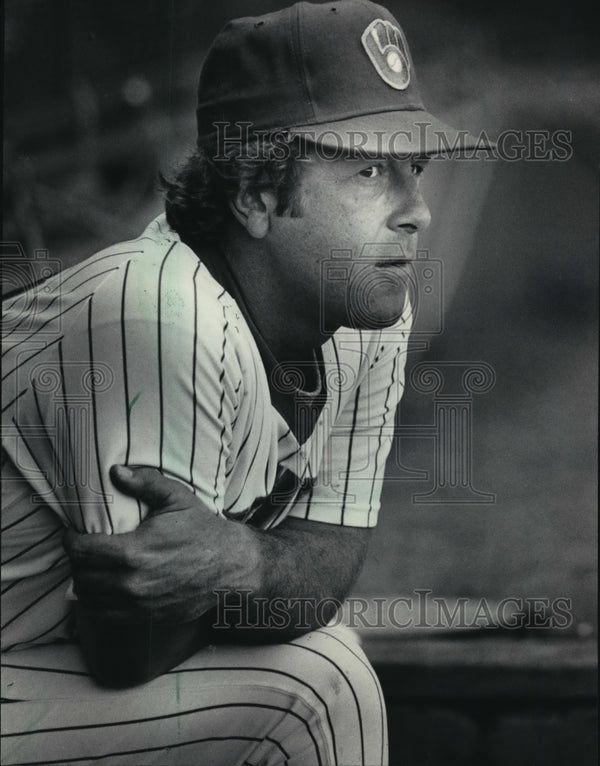 1984 Press Photo Brewers baseball manager Rene Lachemann watches his ...