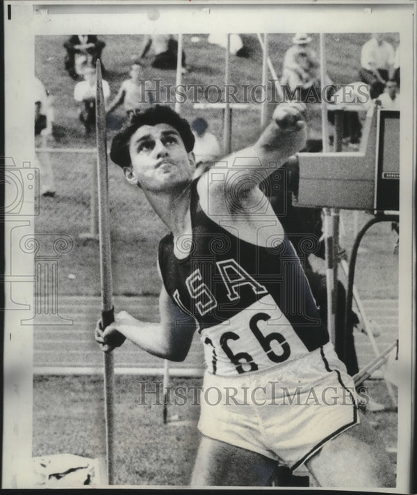 1967 Press Photo Frank Covelli throwing the Javelin in Winnipeg ...