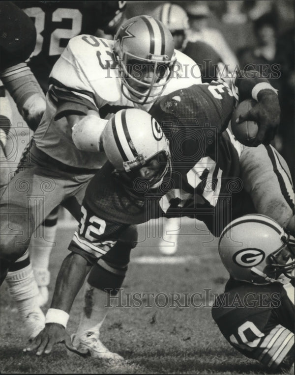 1980 Press Photo Packers running back Steve Atkins (32) trying to ...