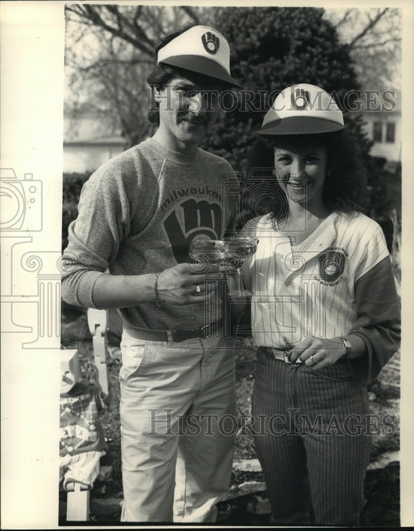 1987 Press Photo Mick Breiling & Renee Henson toast engagement and ...