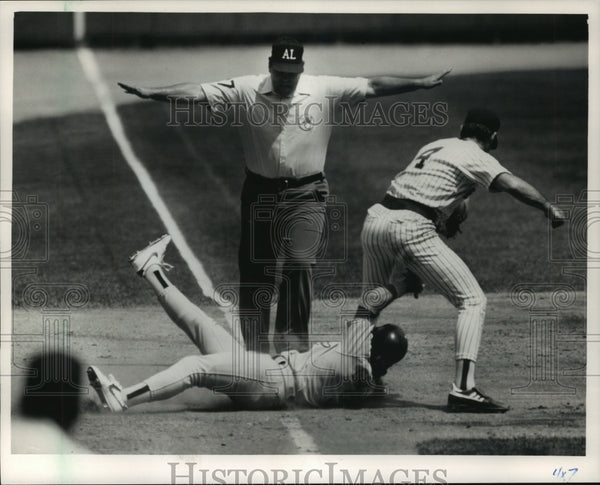 1988 Press Photo Ump Rocky Roe calls "safe" for Oakland's Mike Gallego ...