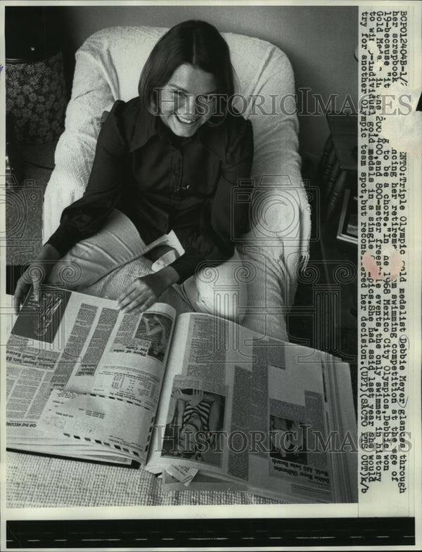 1972 Press Photo Olympic gold medalist Debbie Meyer glances through ...