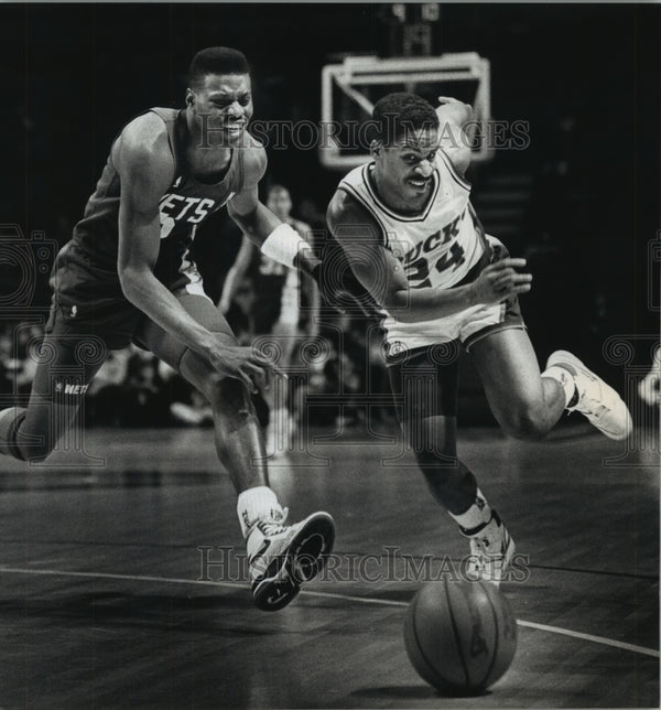 1990 Press Photo New Jersey's Dennis Hopson and Milwaukee's Jay ...