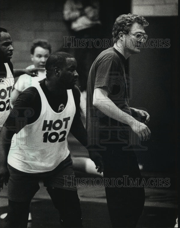 1990 Press Photo Mayor John Norquist plays in benefit for Stop the ...