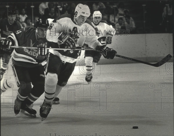 1991 Press Photo Admirals hockey player Rob Murphy during game at Brad ...