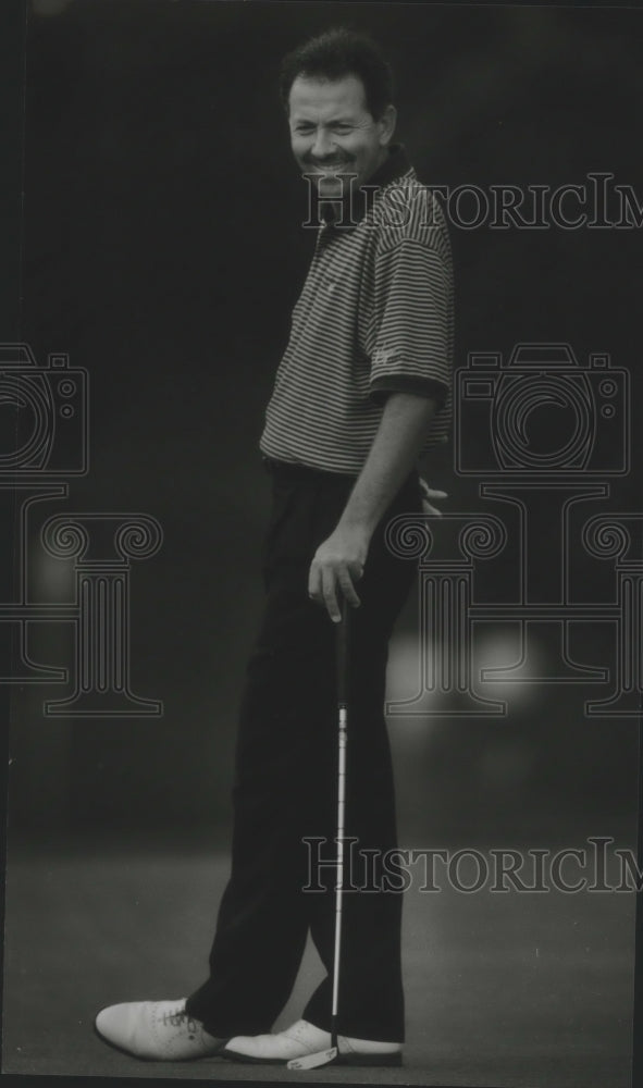 1993 Press Photo Golfer Morris Hatalsky reacts as he misses his first ...