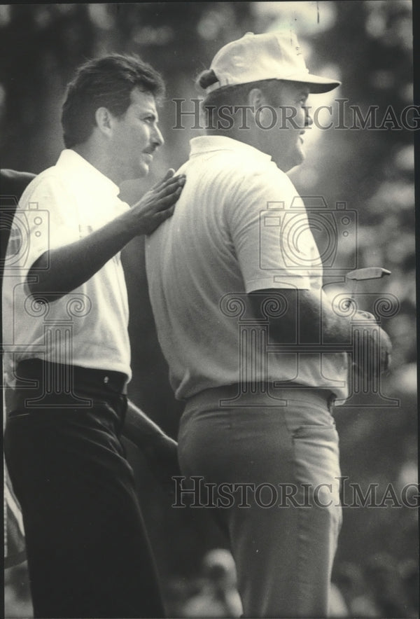 1983 Press Photo Golfer Morris Hatalsky edges over George Cadle for fi ...