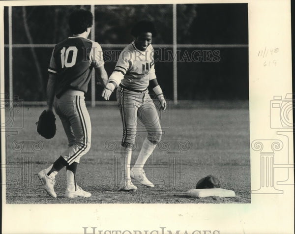 1984 Press Photo Ricco Barney Congratulates Joe Catalano on Good Play ...