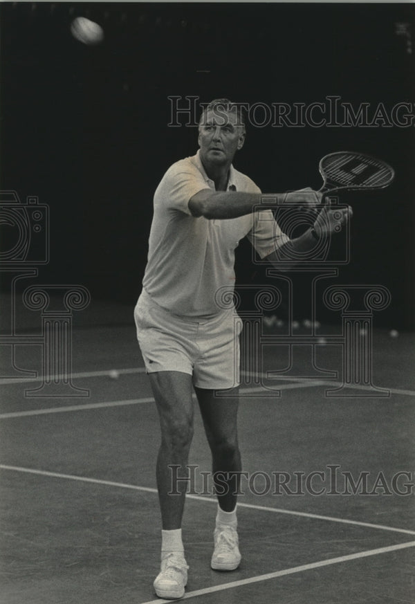 1984 Press Photo Former basketball player John Powless playing tennis ...