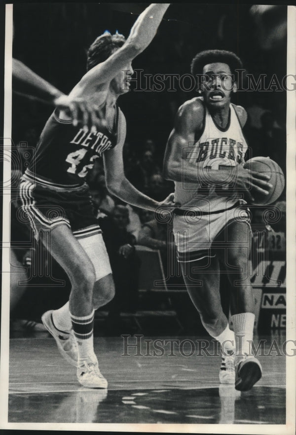 1975 Press Photo Milwaukee Bucks basketball player Jim Price, a bit off ...