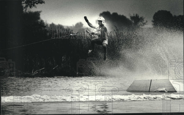 1989 Press Photo Water Ski Champion Mike Seipel Demonstrates Skill on ...