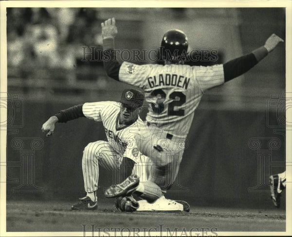 1988 Press Photo Milwaukee's Jim Gantner Set to Apply Tag to Minnesota ...