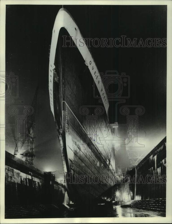 1983 Press Photo Bow View of the Queen Mary at Dock in Southampton ...