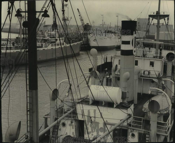 1947 Press Photo Milwaukee harbor hosts ships from Norway, Holland and ...