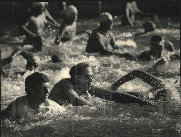 1988 Press Photo Participants Start Race WIth A Half-Mile Swim During ...