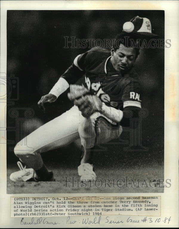 1984 Press Photo San Diego's Alan Wiggins allows stolen base in World ...