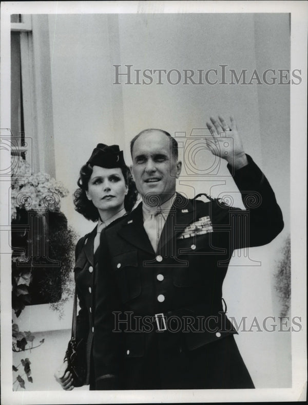 1976 Press Photo Lee Remick (Kay Summersby),Robert Duvall (Dwight D ...