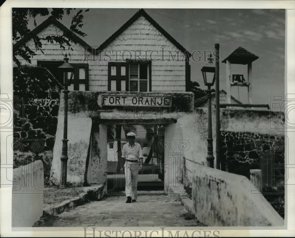 1942 Press Photo Entrance to Fort Orange at Oranjestad, Dutch West ...