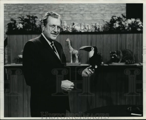 1967 Press Photo Murl Deusing, "What's New" Series - Historic Images