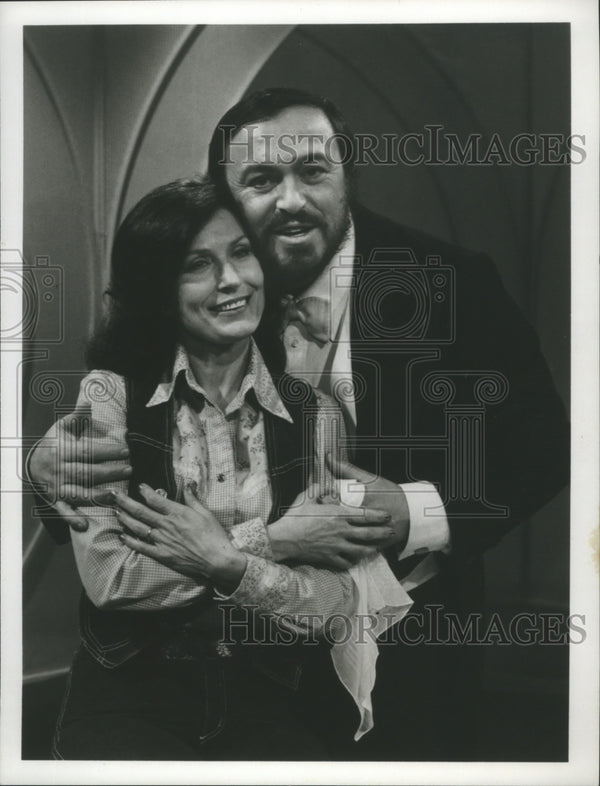 1980 Press Photo Luciano Pavarotti and Loretta Lynn Star in ABC's ...
