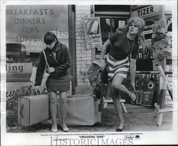 1967 Press Photo Actors Lynn Redgrave and Rita Tushingham in "Smashing ...