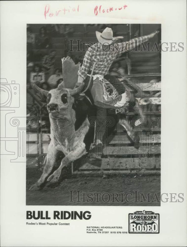 1982 Press Photo Bull riding at rodeo's is the most popular contest ...