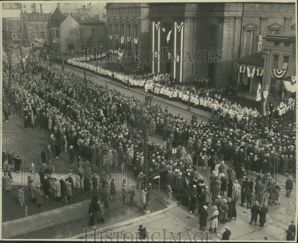 1933 Press Photo Archbishop Samuel A Stritch - enthronement - mjx50455 ...