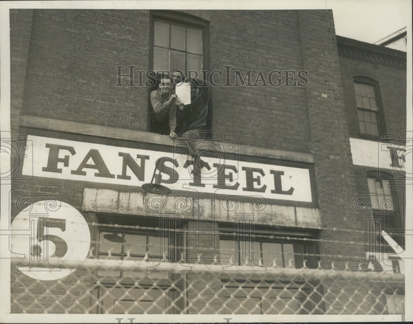 1937 Press Photo Sitdown Strikers at Fansteel Metallurgical Corporation ...